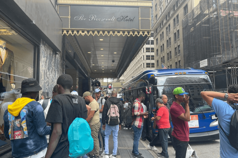 No Hotel No Work Permit New Flyers Keep Migrants Away From New York